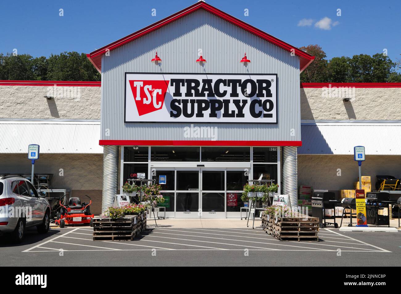 Tractor supply logo hi-res stock photography and images - Alamy