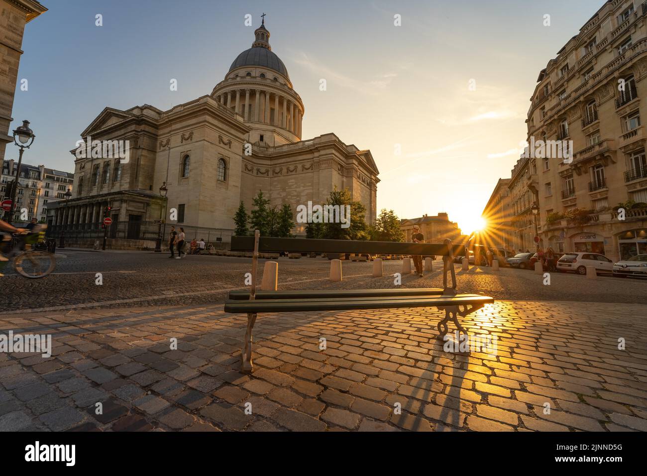 Golden hour paris hi-res stock photography and images - Alamy