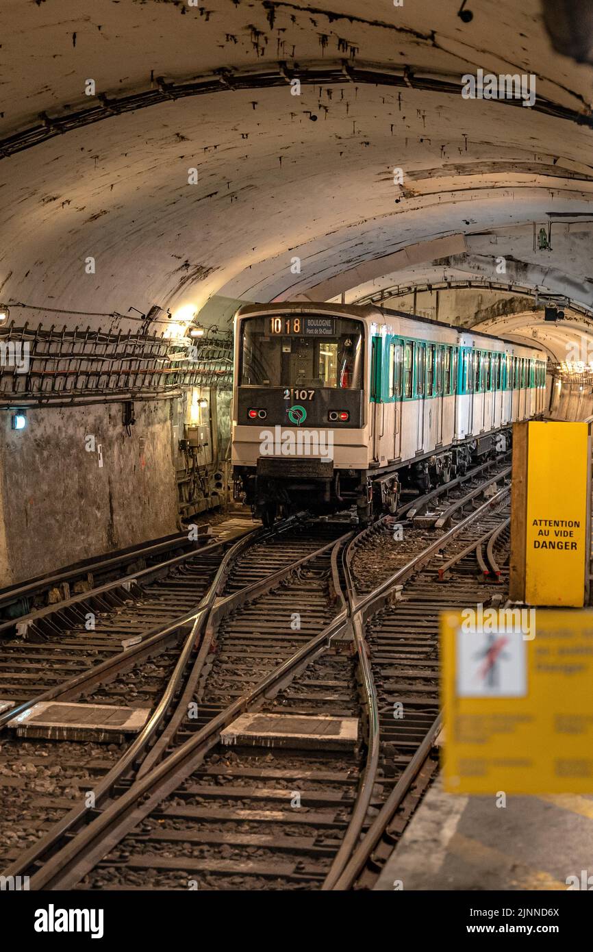Subway in underground tunnel in Paris, France Stock Photo - Alamy