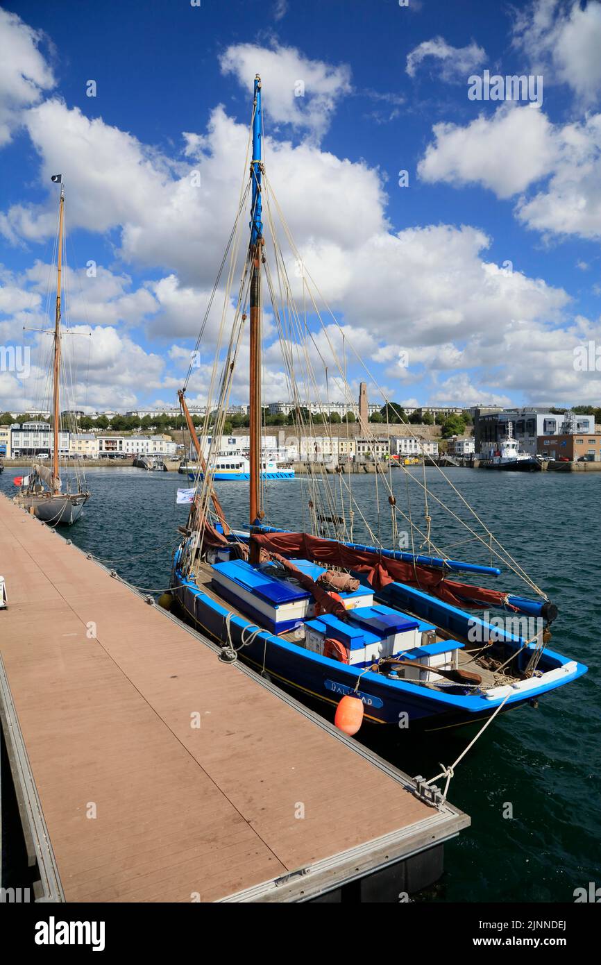 Port de Commerce, old sailing ship, Brest, department of Finistere Penn ...