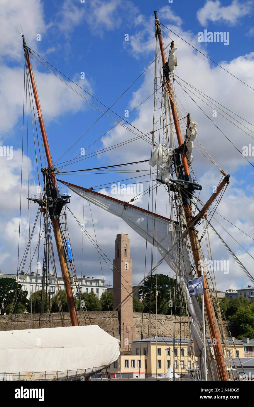 Sailing ship La Recouvrance, replica of a historic Aviso in the Port de ...