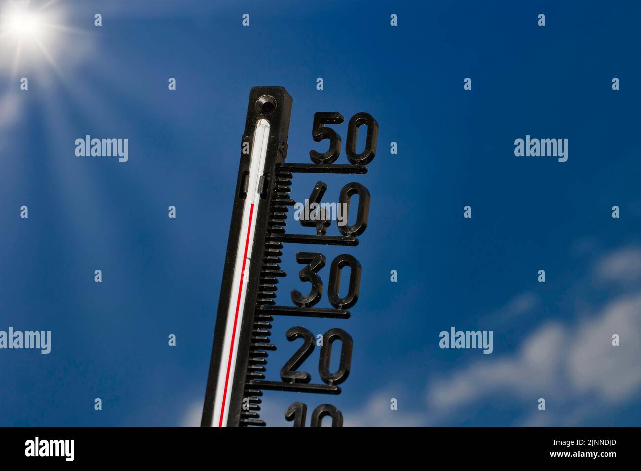 Symbolic image of the heat wave, thermometer at 45 degrees and sun rays ...