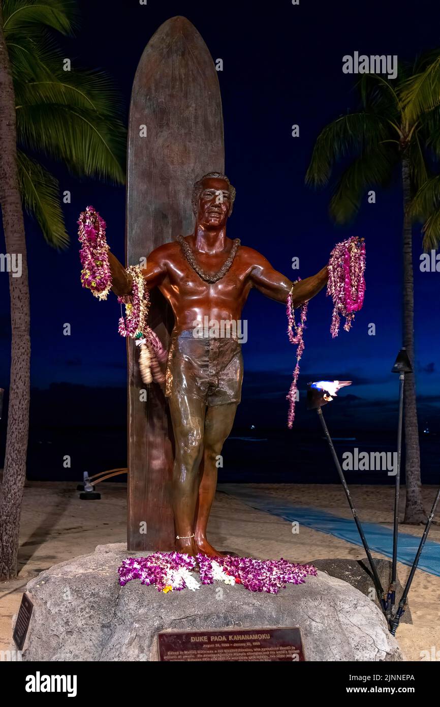 Duke Paoa Kahanamoku Statue, Waikiki Beach, Honolulu, Oahu, Hawaii ...