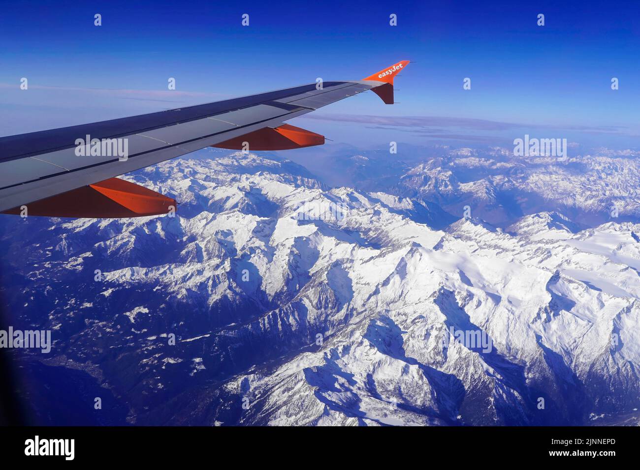 Easyjet airbus wing hi-res stock photography and images - Alamy