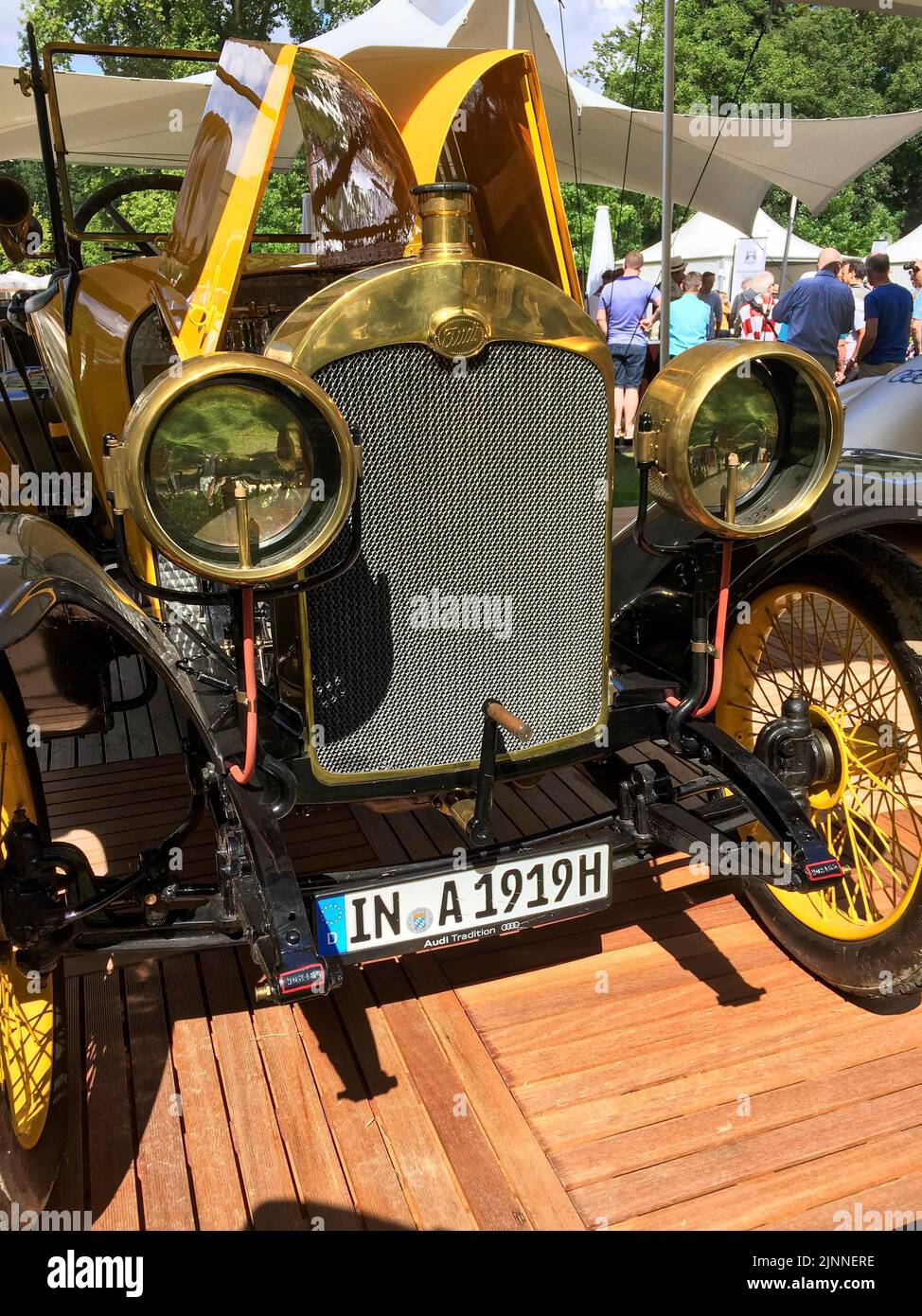 Front view front with radiator grill round lamps spoke wheel of ...