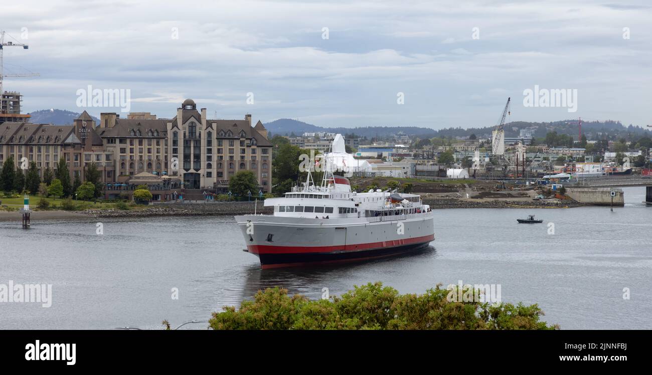 Ferry in Downtown Victoria Harbour during cloudy day Stock Photo - Alamy