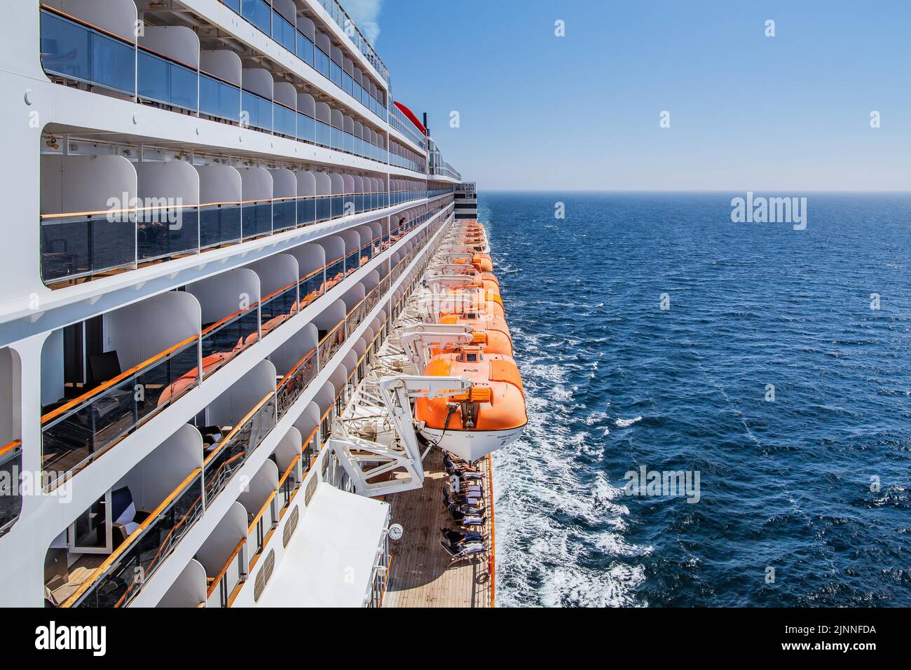 Transatlantic liner, Queen Mary 2 cruise ship on the high seas with ...