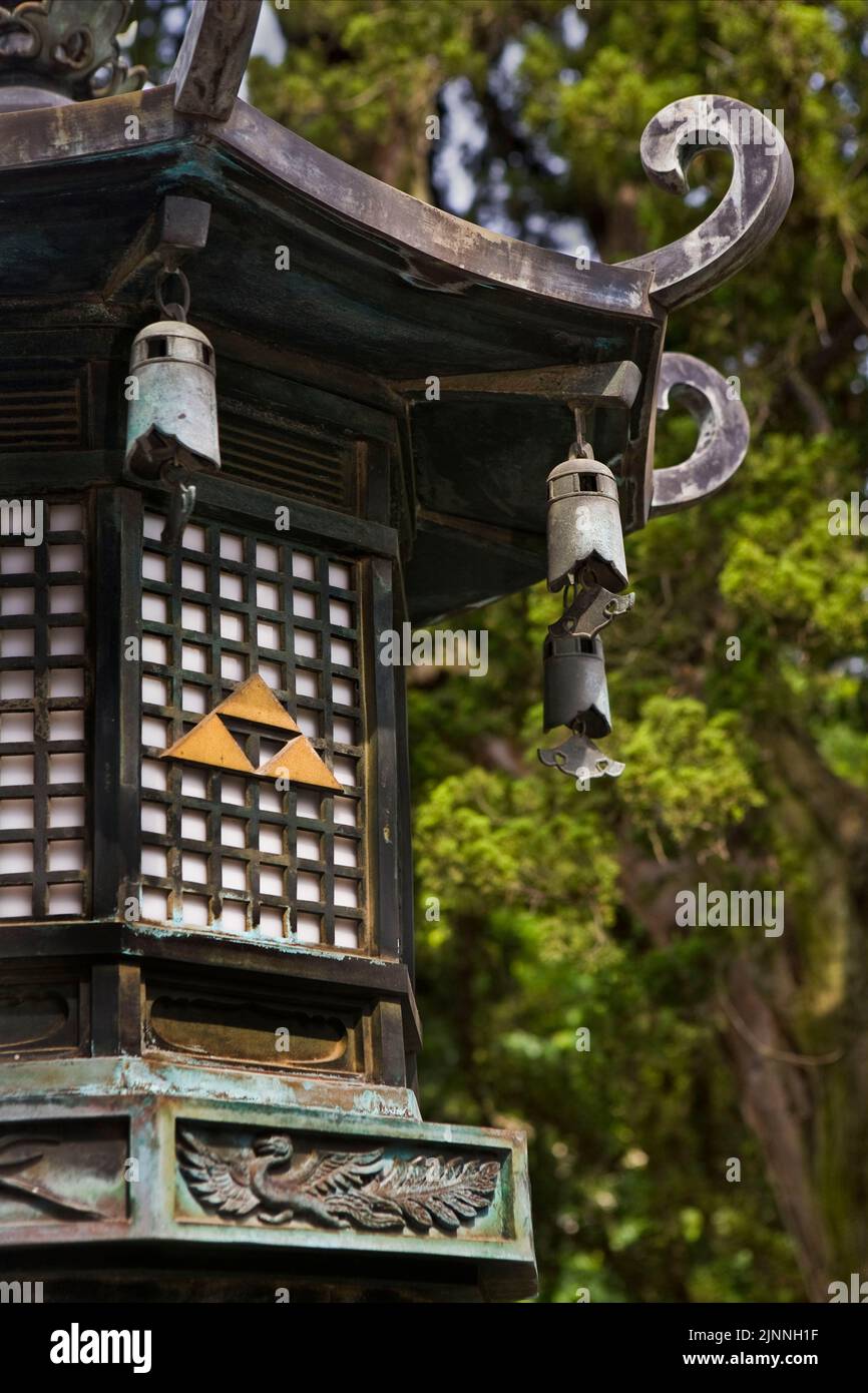 Traditional japanese lantern metal hi-res stock photography and images ...