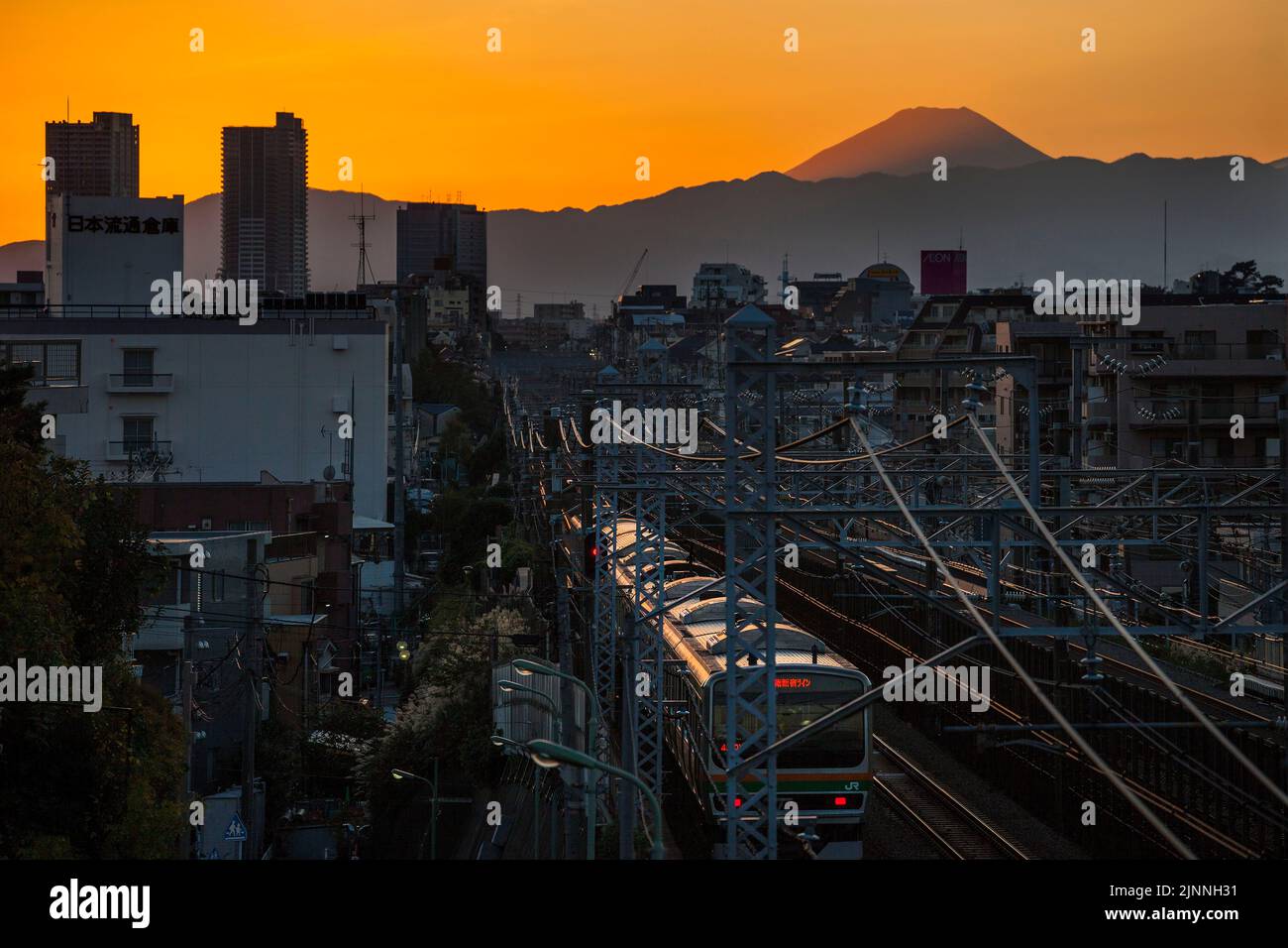 Inbound train hi-res stock photography and images - Alamy