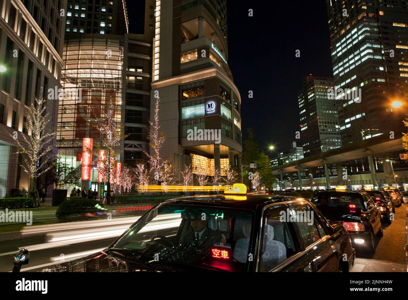 Marunouchi area traffic blur hi-res stock photography and images - Alamy