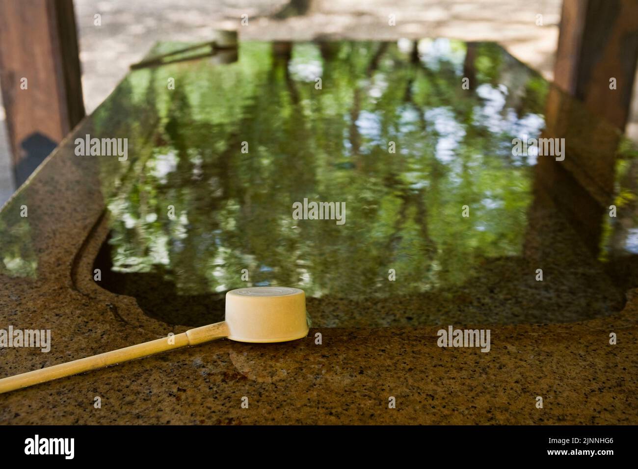 Water trough and dipper Zojoji Temple Tokyo Japan Stock Photo - Alamy