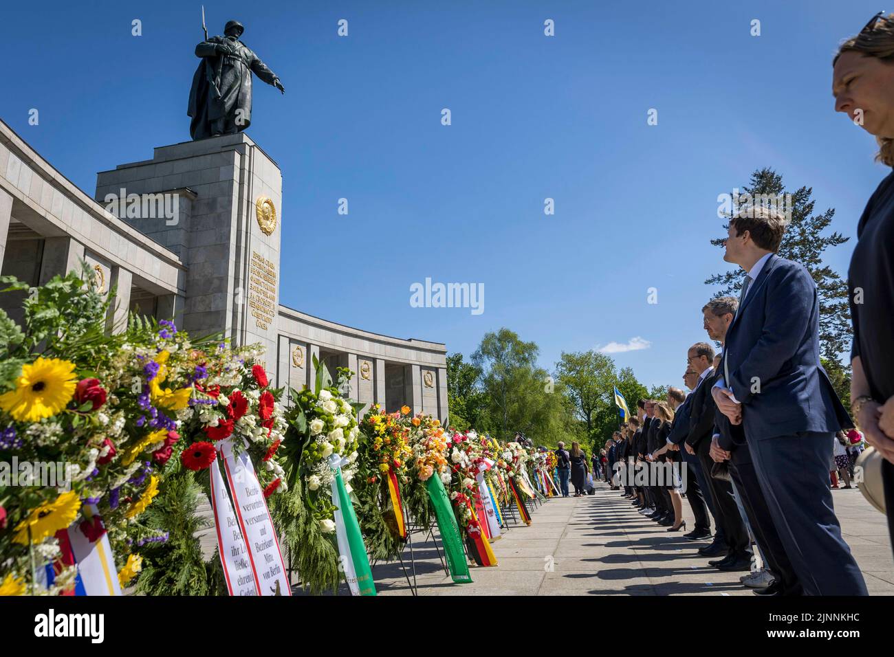 Berlin, Deutschland. 08th May, 2022. Commemorative event with wreath ...