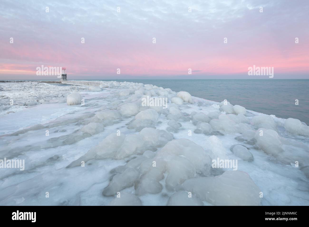 Icy shore of lake Michigan at North Avenue Beach Pier, Chicago Stock ...