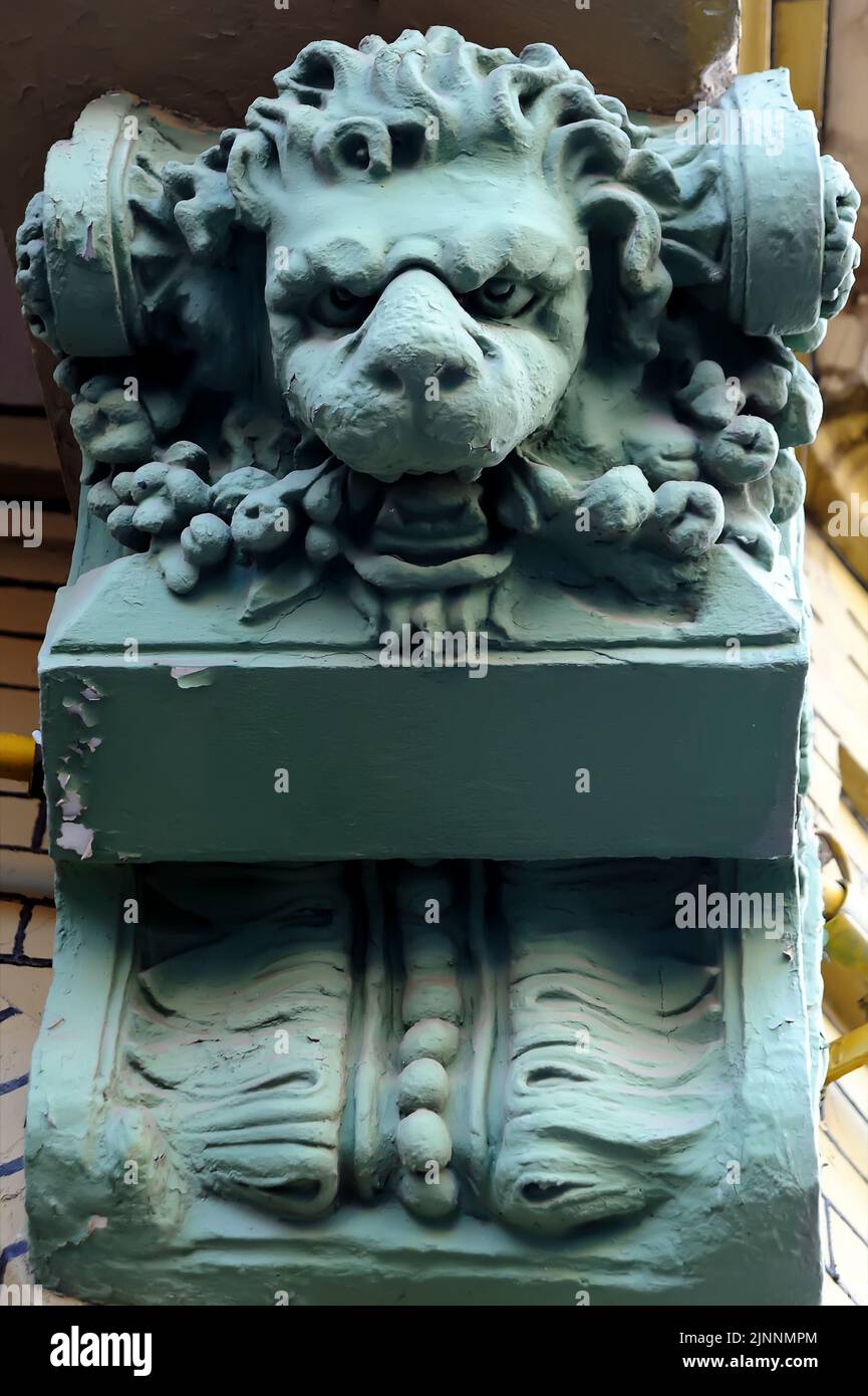 Lion mascaron hi-res stock photography and images - Alamy