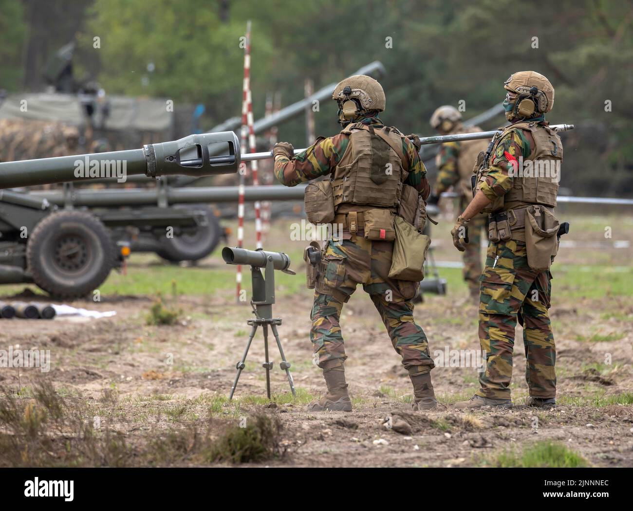 Muenster, Deutschland. 10th May, 2022. Belgian soldiers clean a ...