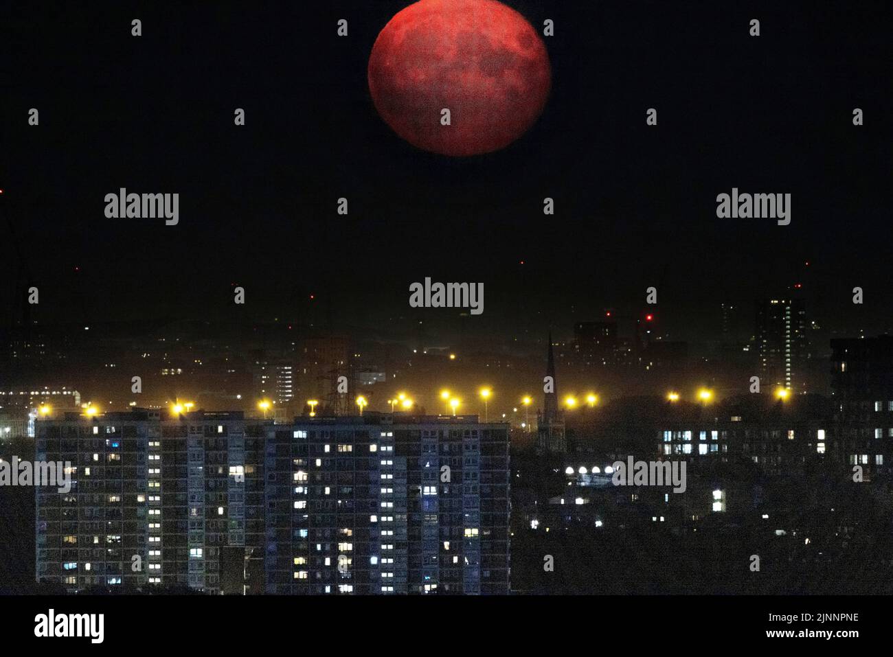 Pic shows: bright red Sturgeon Moon - full moon over East London from ...