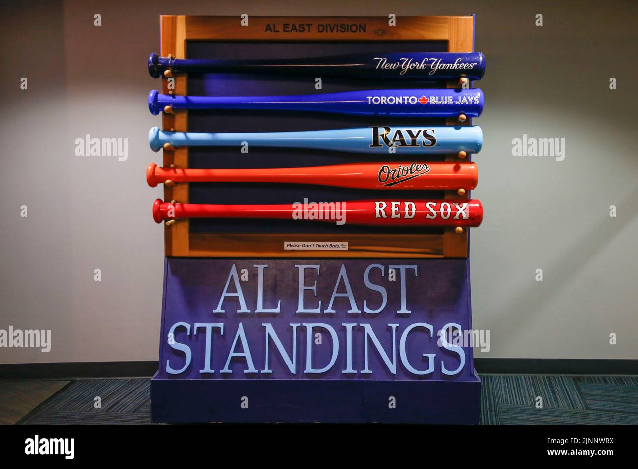 Standings hi-res stock photography and images - Alamy