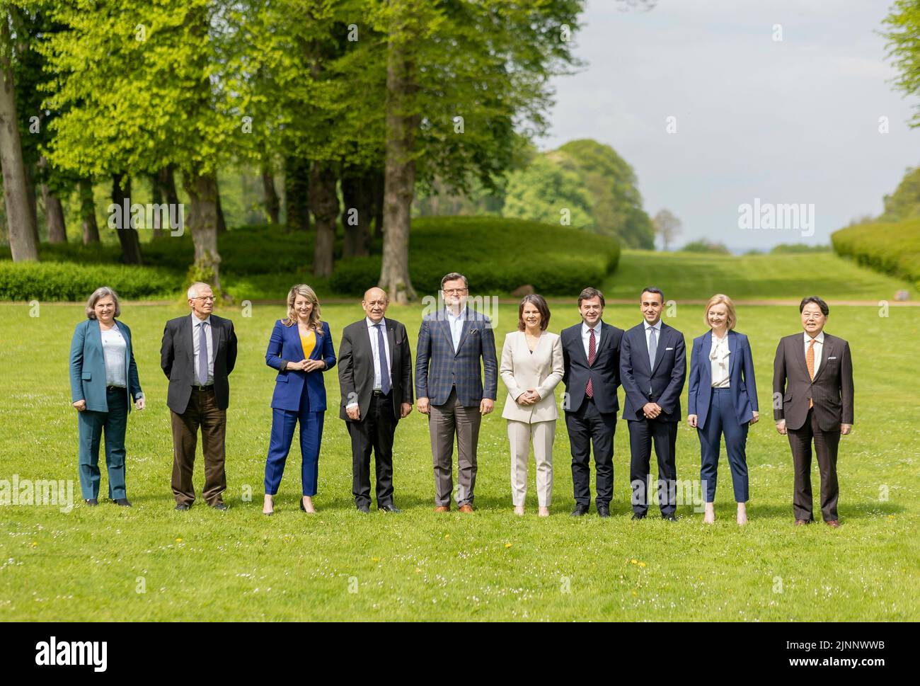 Family photo at the G7 meeting of foreign ministers in Weissenhaus. LR ...