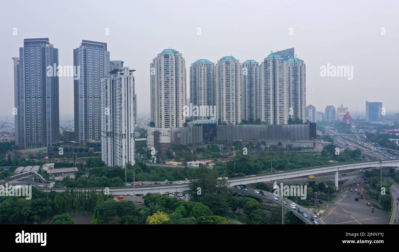 Comparison of modern high-rise buildings and housing for irregular ...