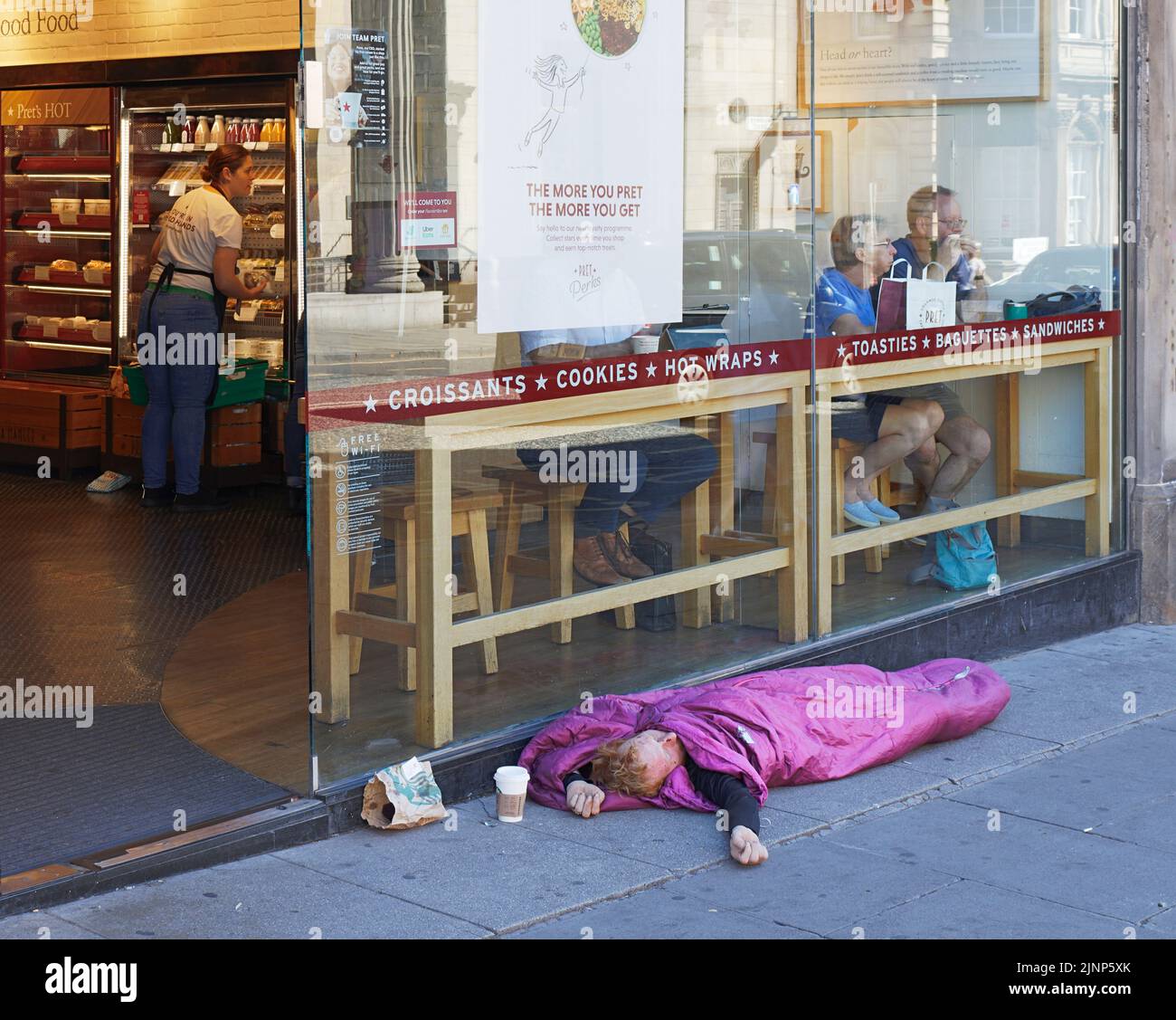 EDINBURGH FESTIVAL FRINGE 2022 PERSON ASLEEP IN SLEEPING BAG ON THE ...