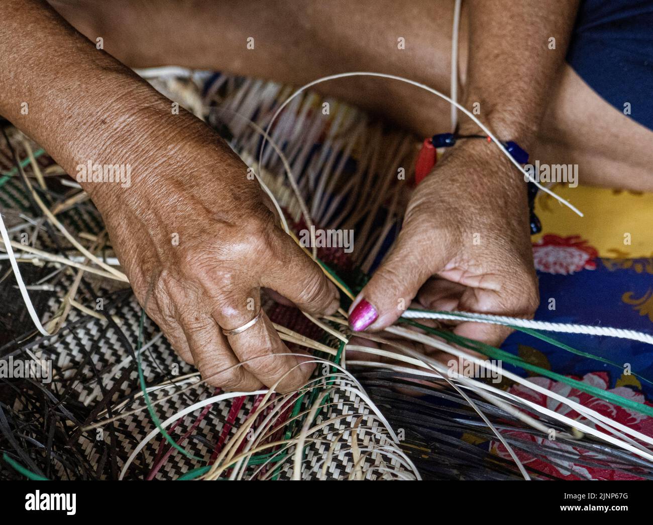 Old woman weaving baskets hi-res stock photography and images - Alamy