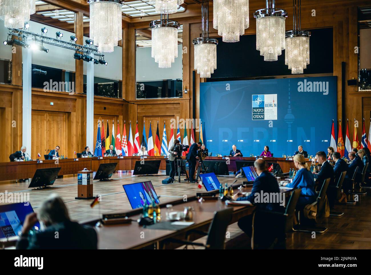 Politik politics editorial nato hi-res stock photography and images - Alamy