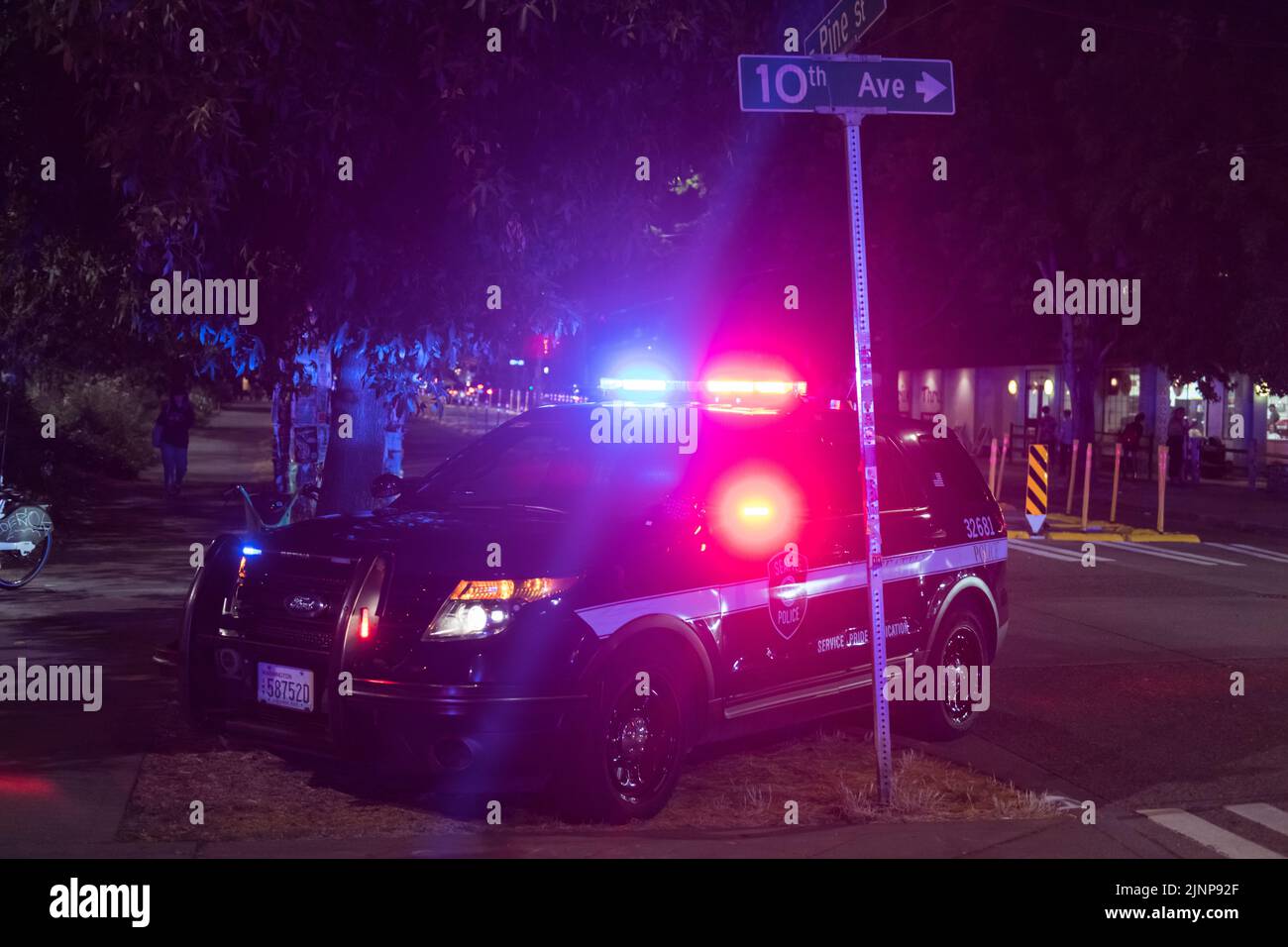 Seattle, USA. 12th Aug, 2022. Just before 1:00am reports of one person ...