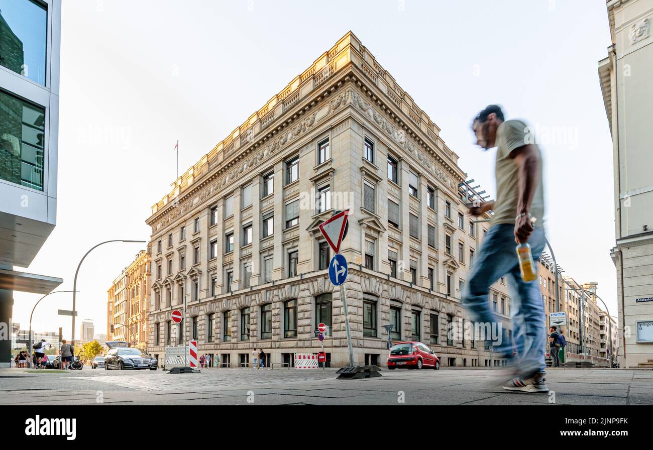 Hamburg, Germany. 12th Aug, 2022. View of the Warburg Bank building on ...