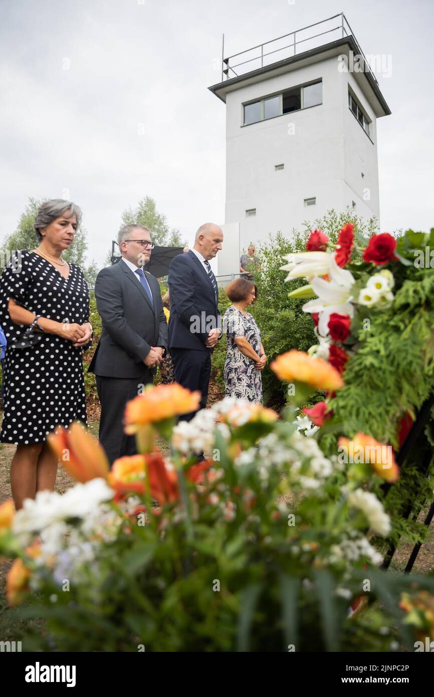 13 August 2022, Brandenburg, Hennigsdorf: Barbara Richstein (CDU, l-r ...