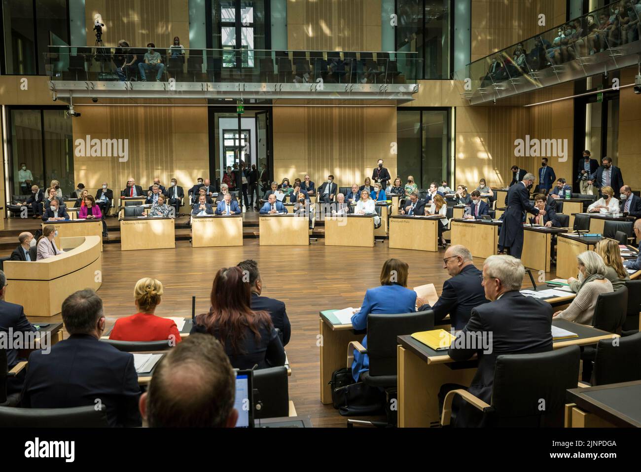 Politik politics editorial overview of the federal council meeting hi ...