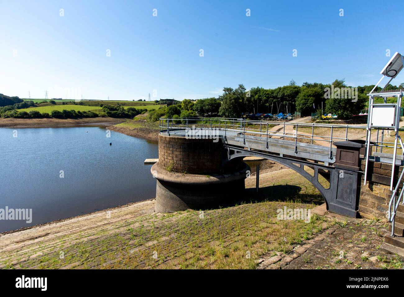 Halifax,West Yorkshire, UK, 13th August 2022. UK Weather Doe Park Water ...
