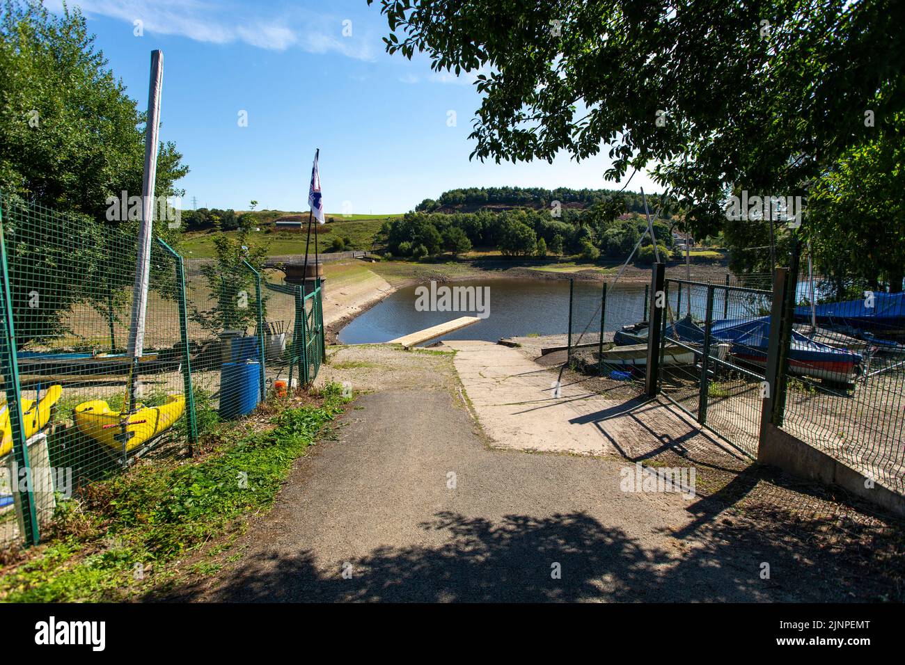 Halifax,West Yorkshire, UK, 13th August 2022. UK Weather Doe Park Water ...