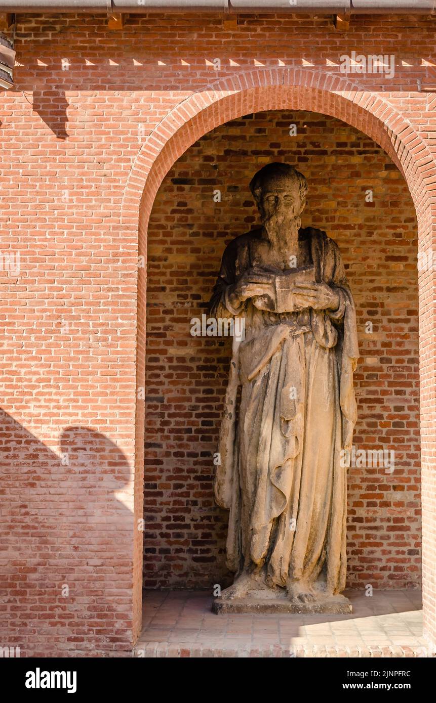 Pecs, Hungary - October 06, 2018: Statues in the courtyard on the wall ...