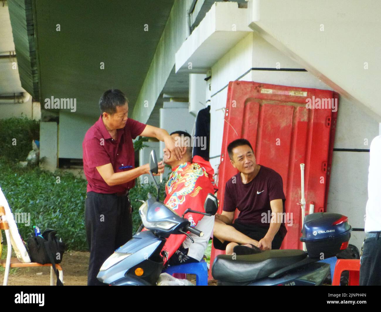 Shenzhen, China: roadside barber stalls charge cheap to attract people ...