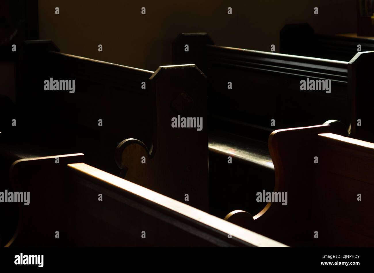 Empty wooden pews hi-res stock photography and images - Alamy