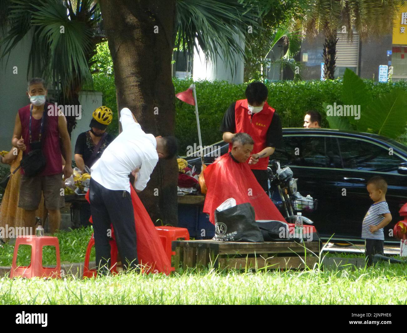 Shenzhen, China: roadside barber stalls charge cheap to attract people ...