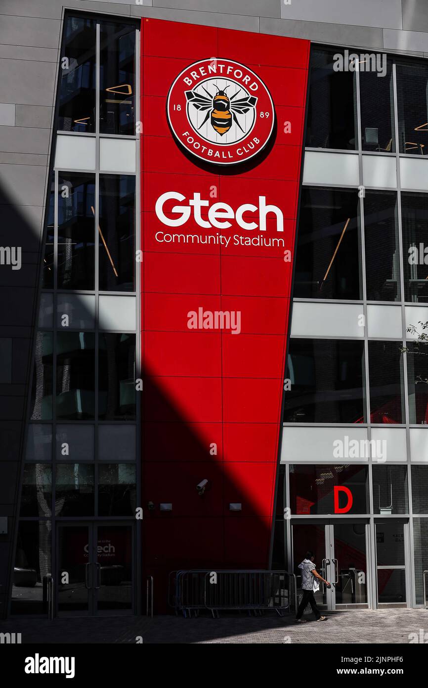 London, UK. 13th Aug, 2022. 13th August 2022; Gtech Community Stadium ...