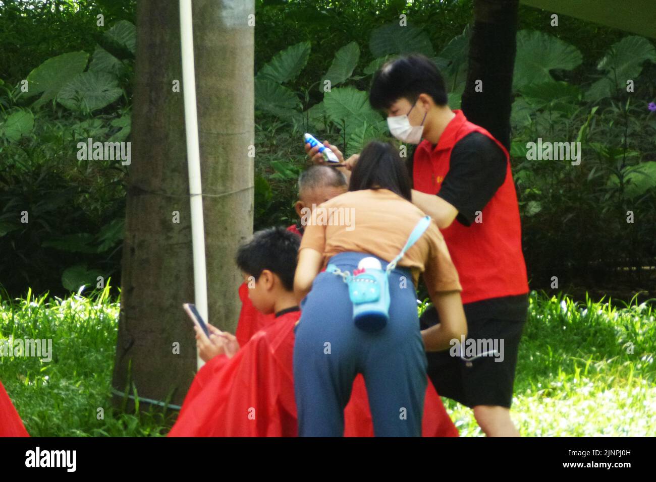Shenzhen, China: roadside barber stalls charge cheap to attract people ...