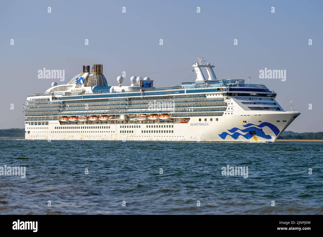 Island Princess is a Coral class cruise ship operated by Princess ...