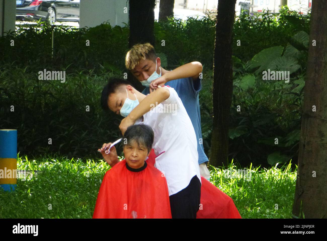 Shenzhen, China: roadside barber stalls charge cheap to attract people ...