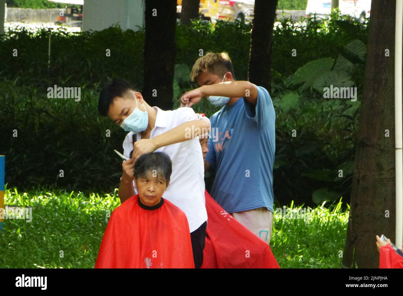 Shenzhen, China: roadside barber stalls charge cheap to attract people ...