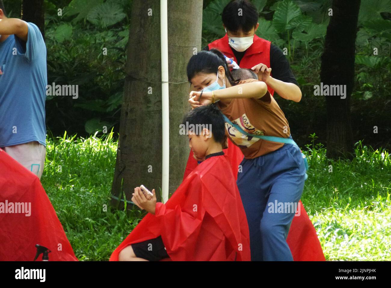 Shenzhen, China: roadside barber stalls charge cheap to attract people ...