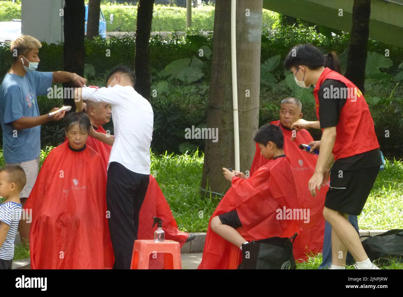 Shenzhen, China: roadside barber stalls charge cheap to attract people ...