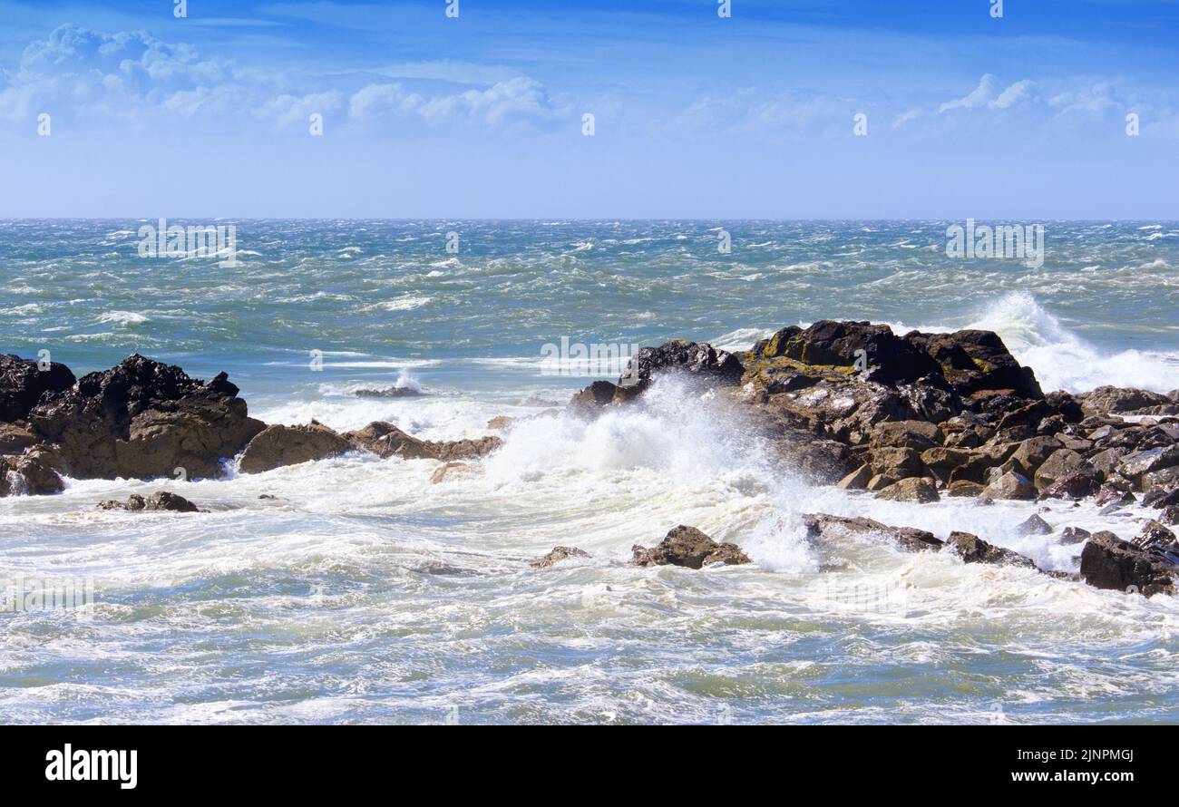 Windy day irish coast hi-res stock photography and images - Alamy