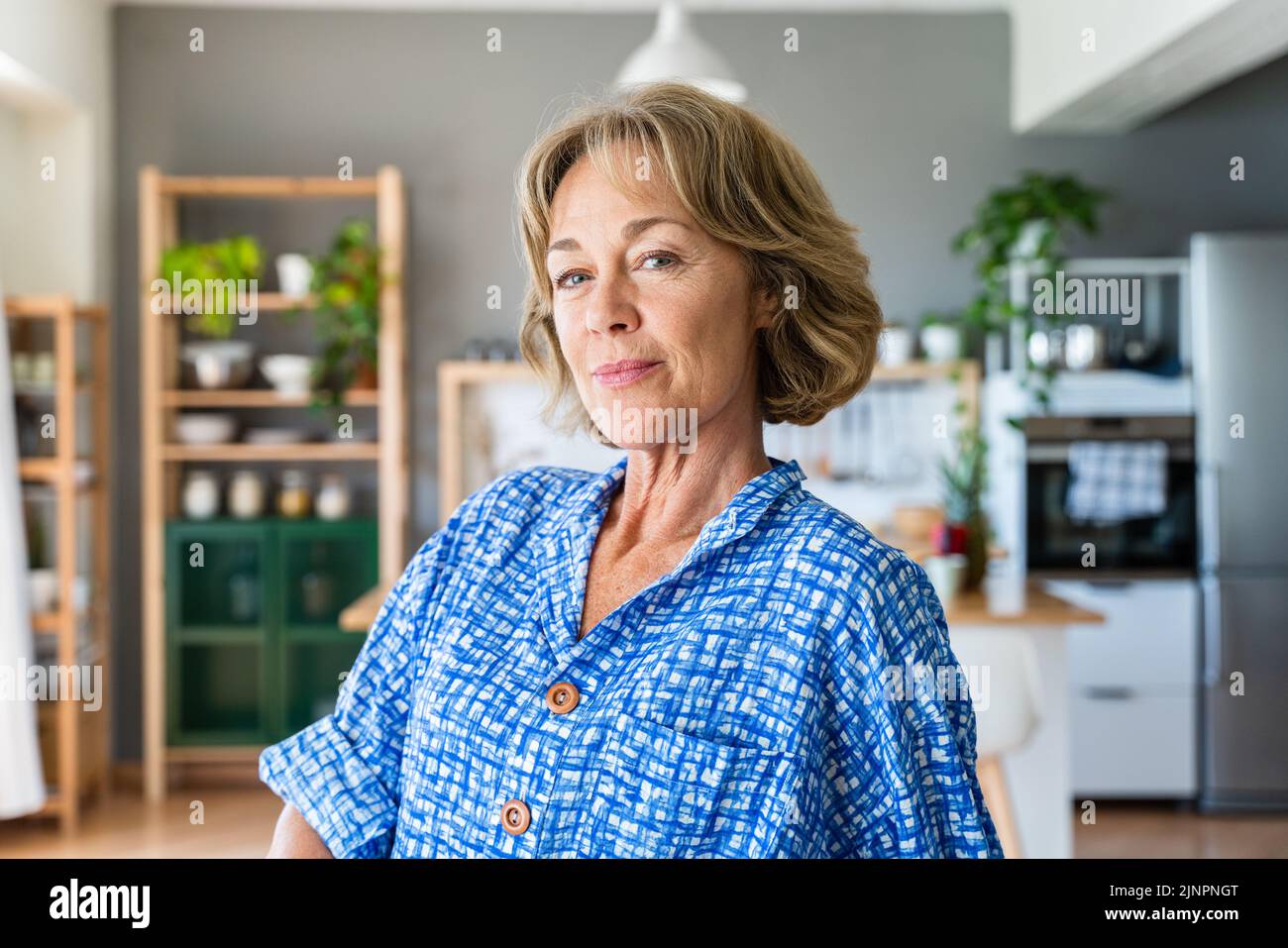 Beautiful mature senior woman at home, domestic life and leisure ...