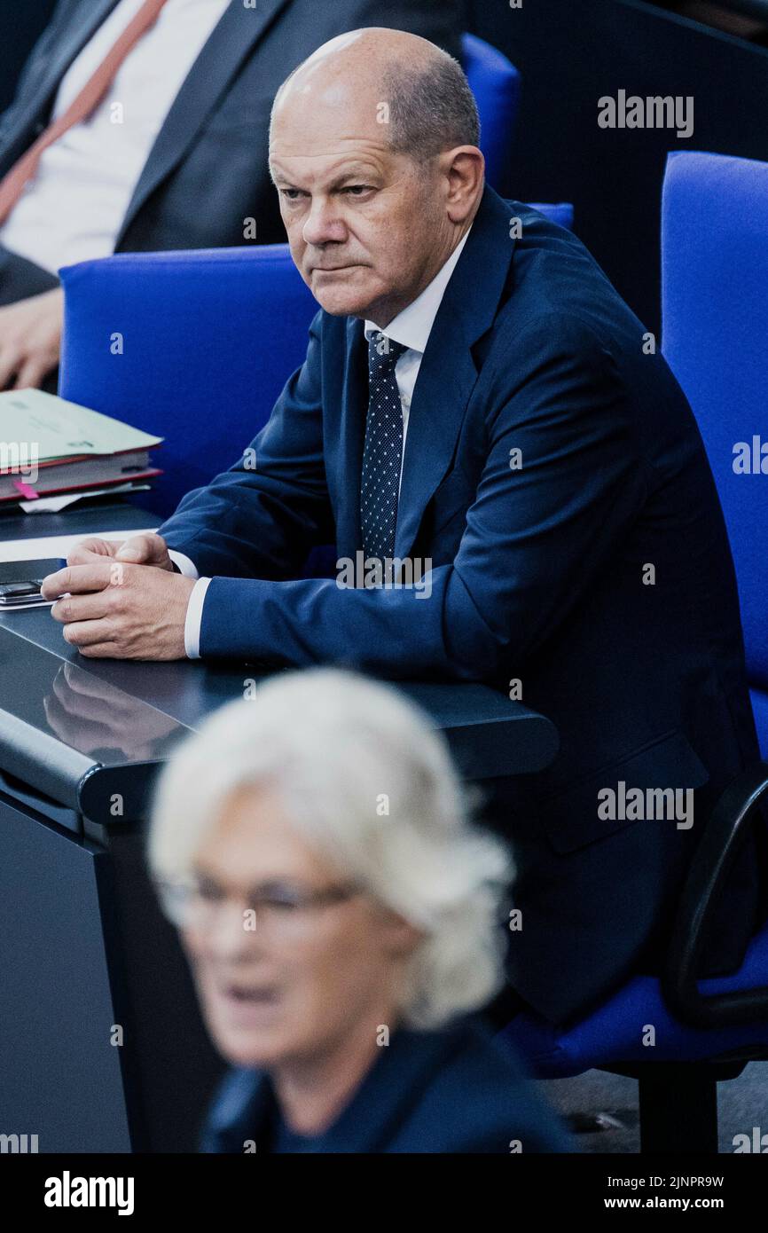 (VH) Christine Lambrecht (SPD), Federal Minister of Defence, and Olaf ...