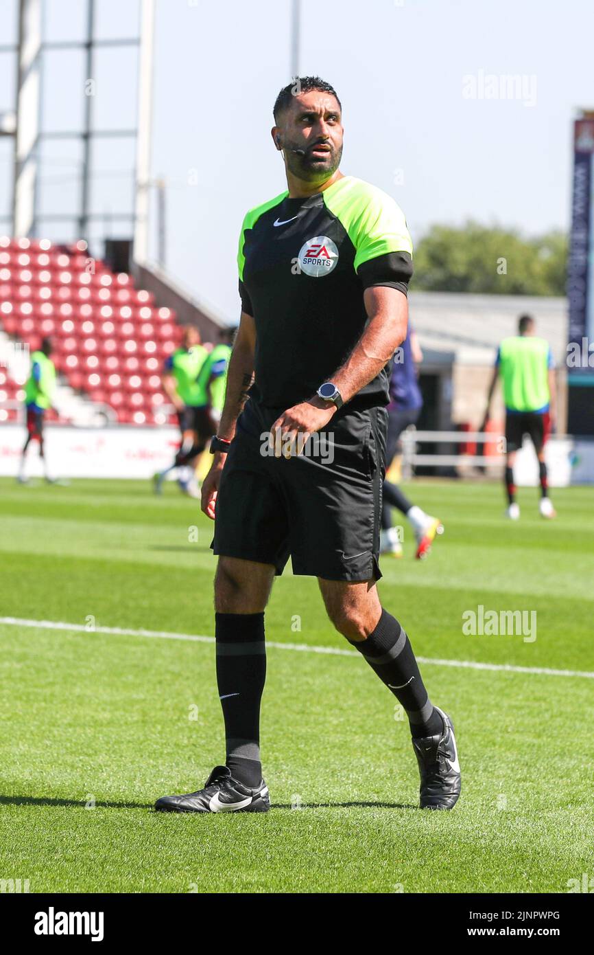 Sunny gill referee hi-res stock photography and images - Alamy