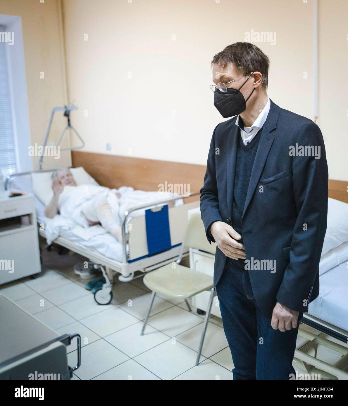 Karl Lauterbach (SPD), Federal Minister of Health, visits the Burn ...