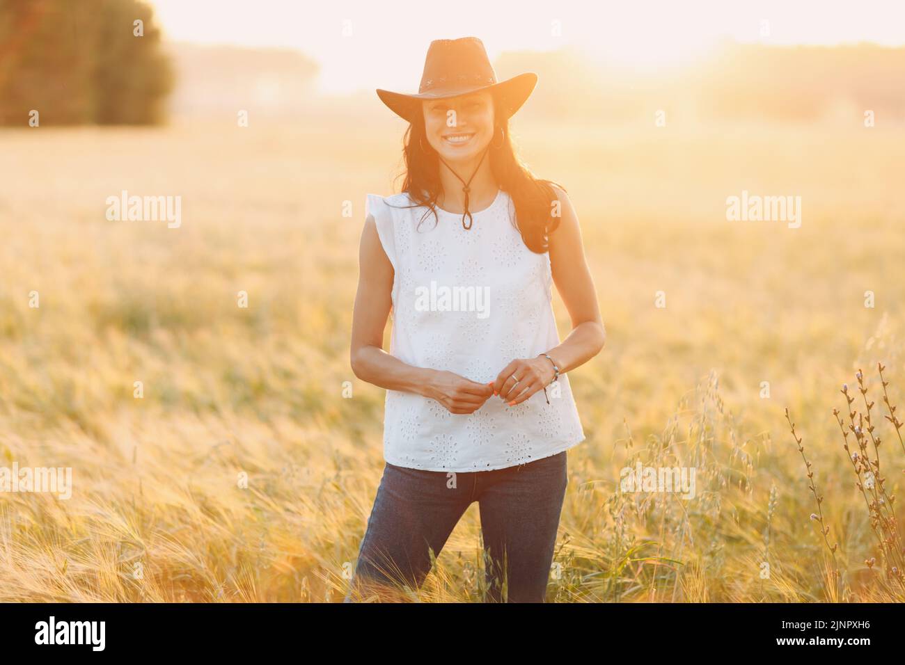 Farmer in cowboy hat hi-res stock photography and images - Alamy
