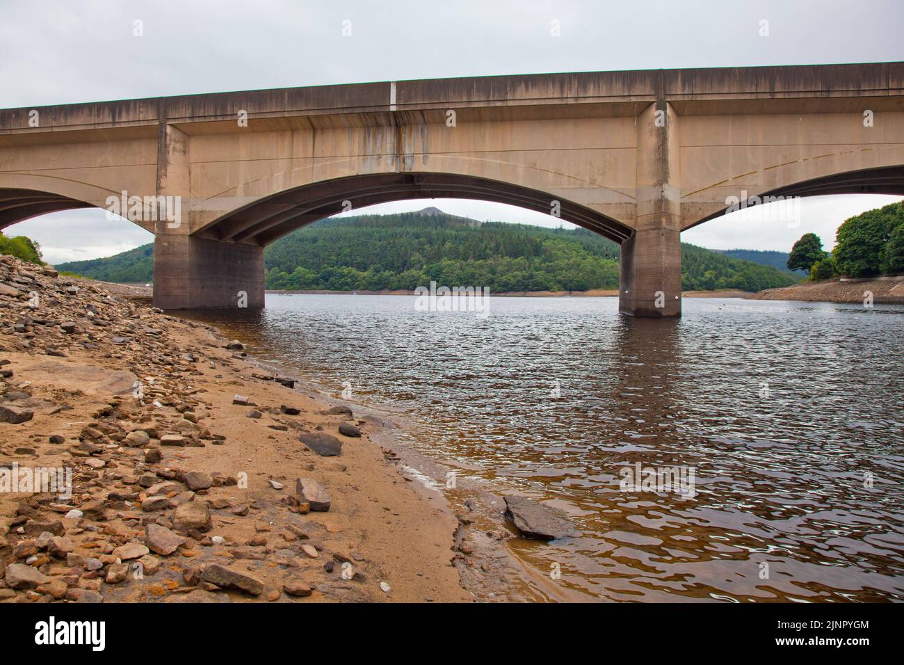Ladybower Reservoir in the Peak District National park, Derbyshire, UK ...